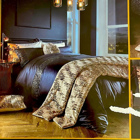 Bedding | Amanda Holden Bedding Marilyn Satin Midnight Blue Duvet King ...